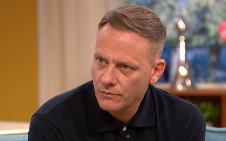 Coronation Street star Antony Cotton confronts homophobic protesters at ...